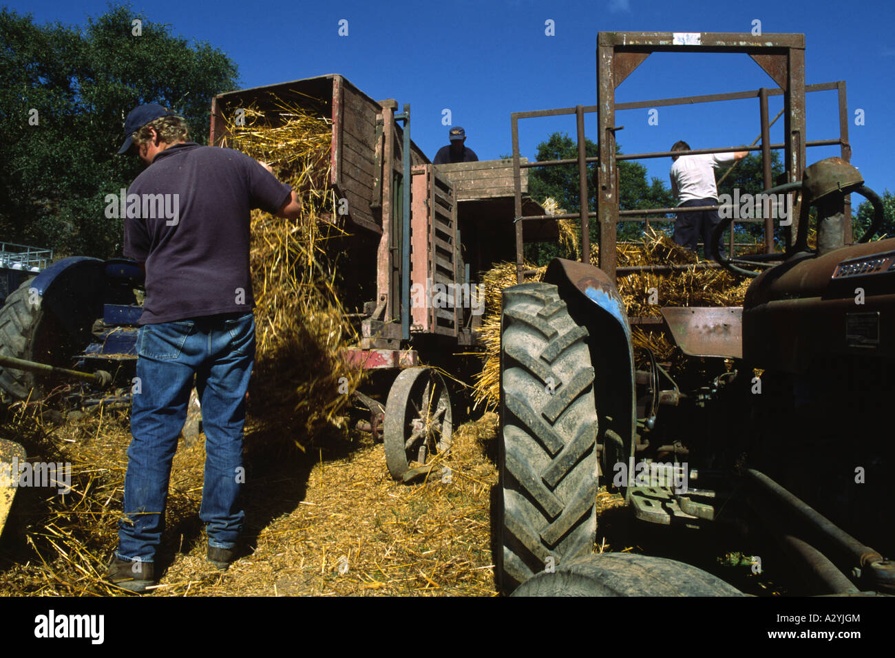 Vintage threshing machine hi-res stock photography and images - Alamy