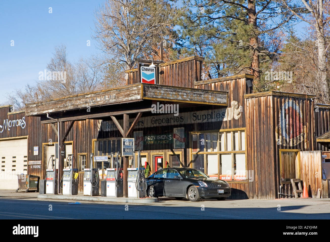 Old chevron station hi-res stock photography and images - Alamy