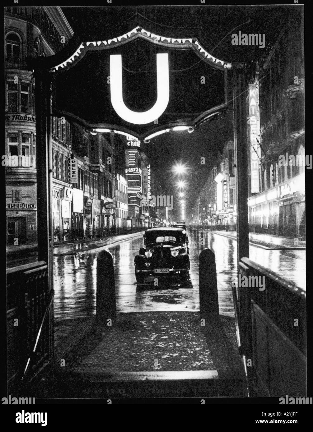 Berlin street 1930s hi-res stock photography and images - Alamy