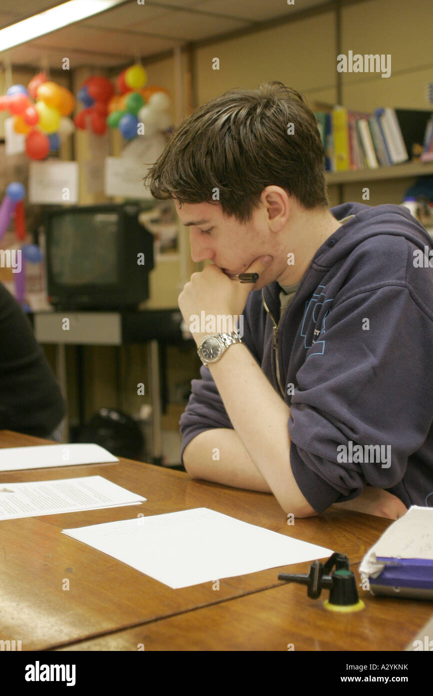 Sixth form college classroom hi-res stock photography and images - Alamy