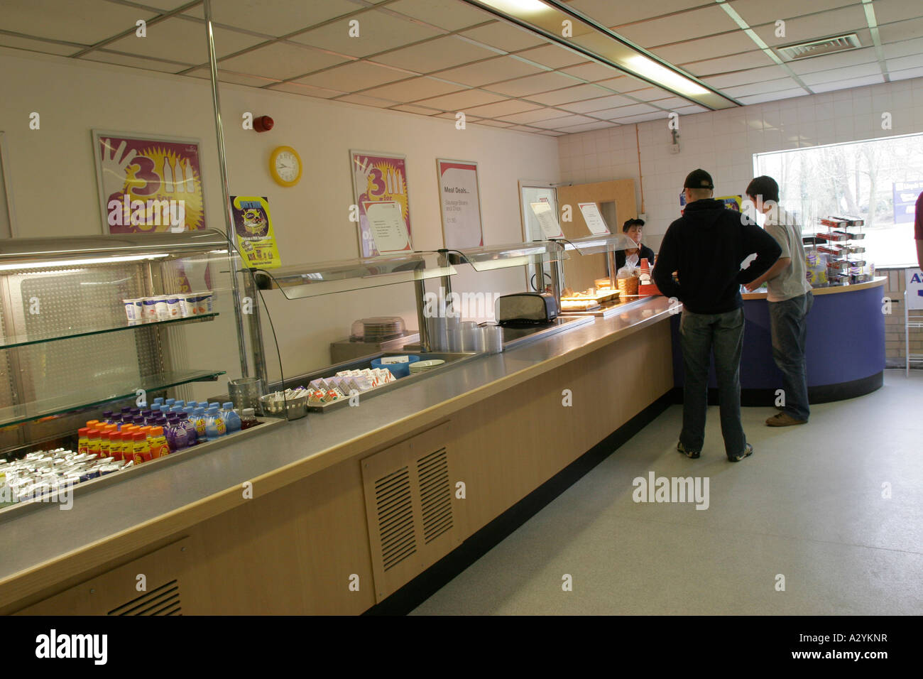 College cafeteria hi-res stock photography and images - Alamy