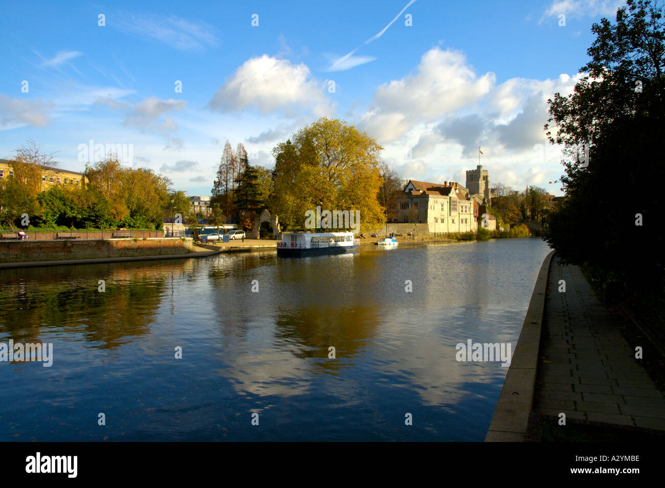 Maidstone kent england river boat hi-res stock photography and images ...
