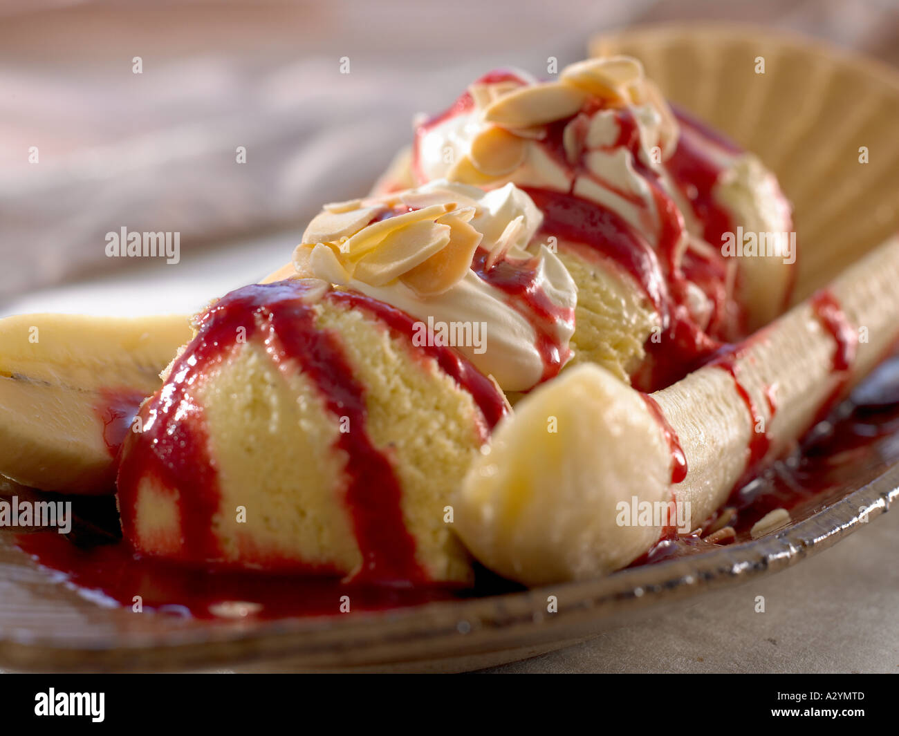 Split plate hi-res stock photography and images - Alamy