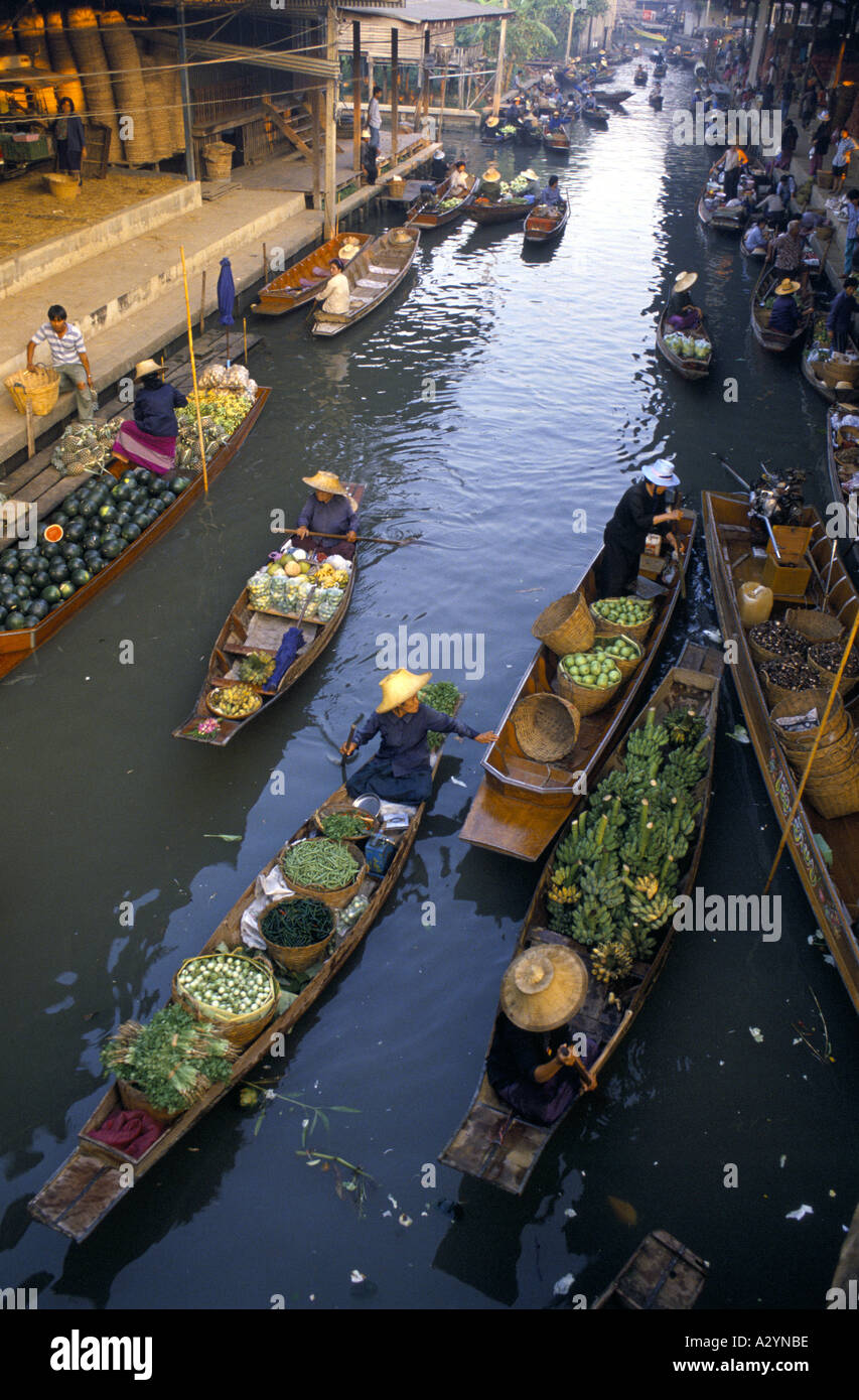 The Damnern Saduak floating market - one of the last remaining genuine ...