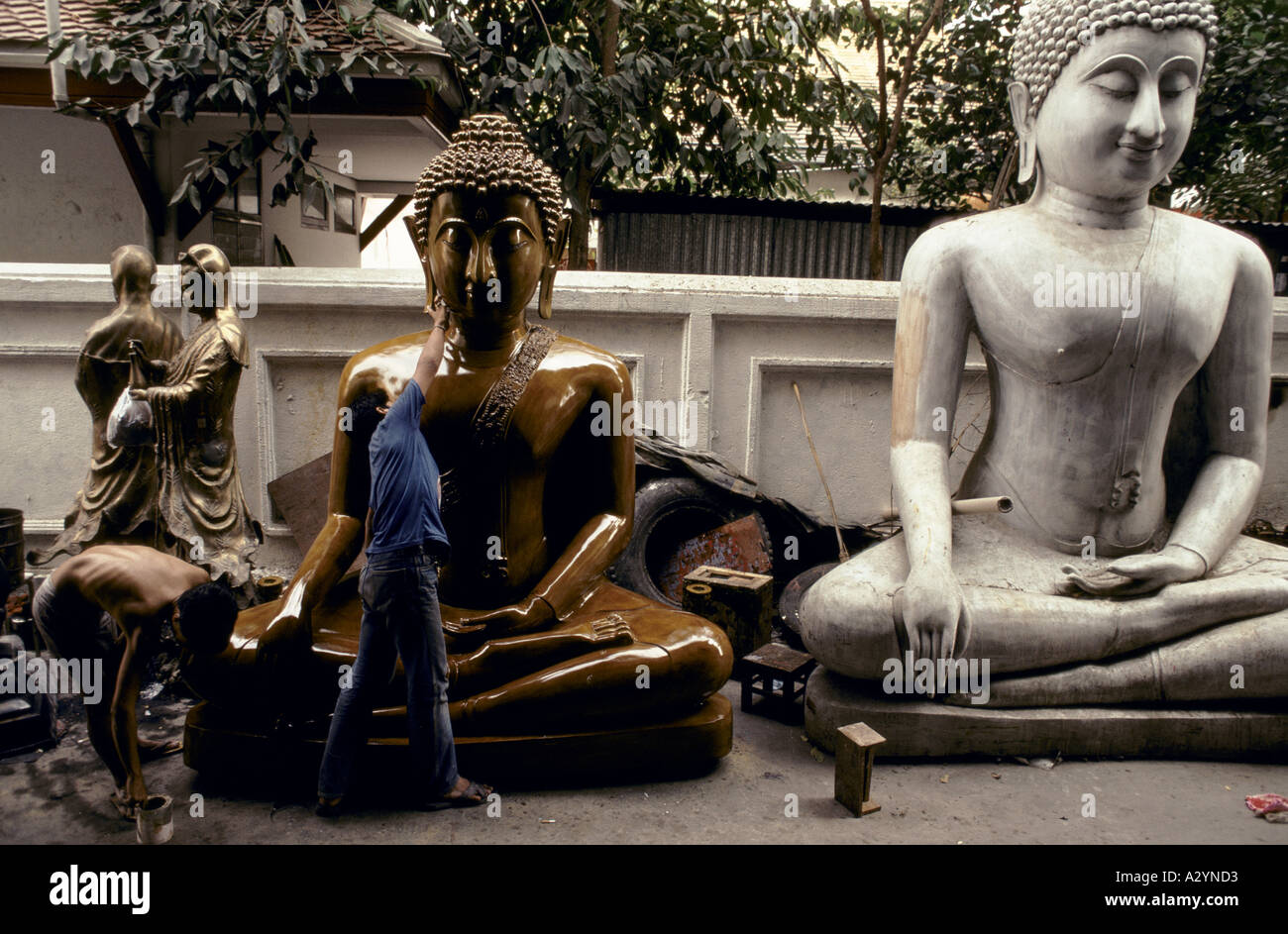 Buddha statue cleaning hi-res stock photography and images - Alamy