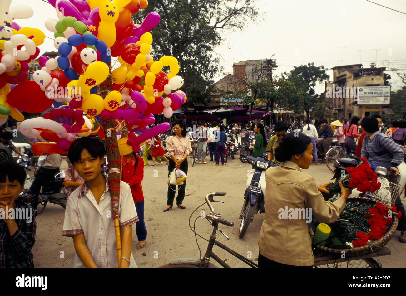 Boy selling balloons in Hanoi, Vietnam Stock Photo - Alamy
