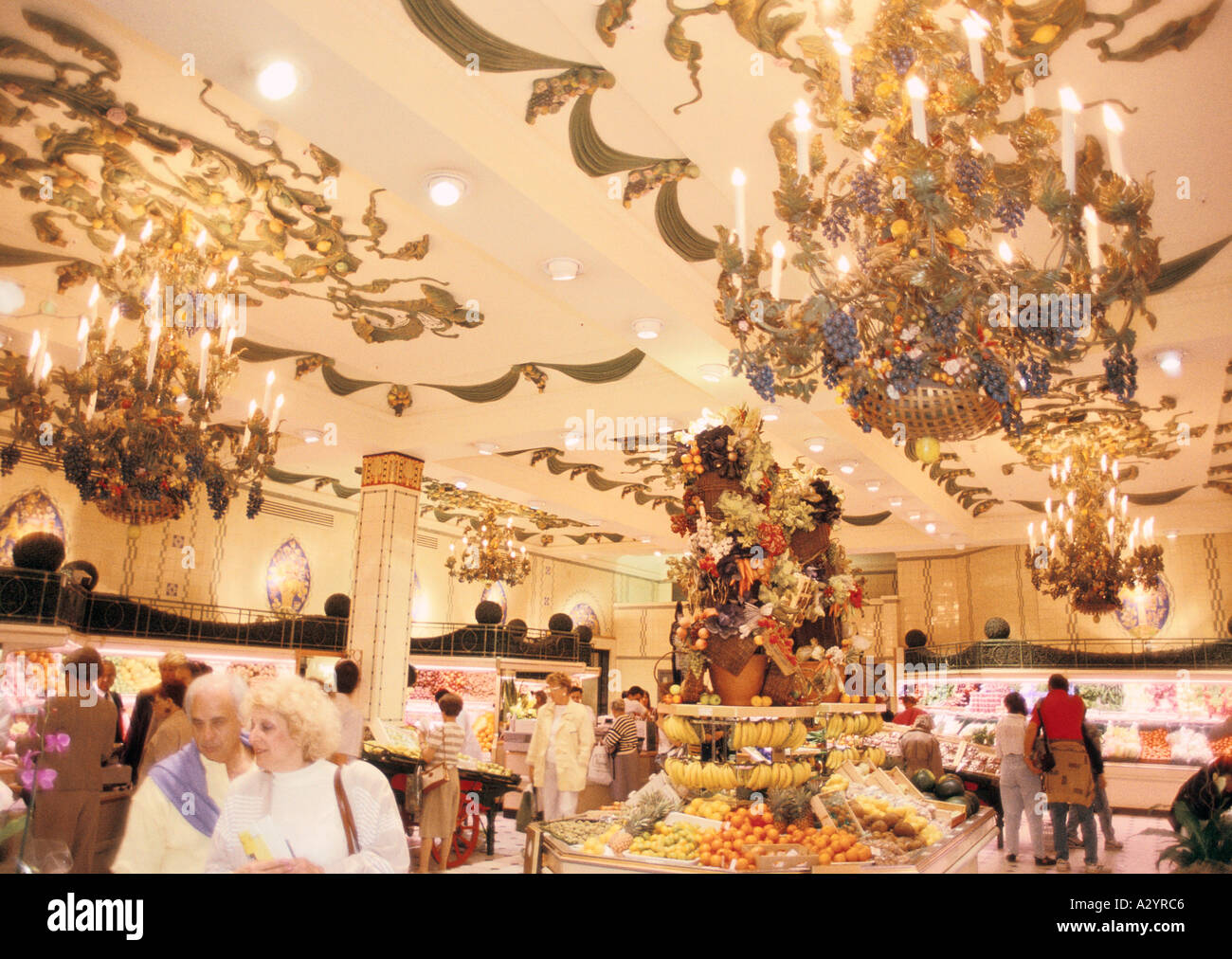 harrods food hall Stock Photo - Alamy