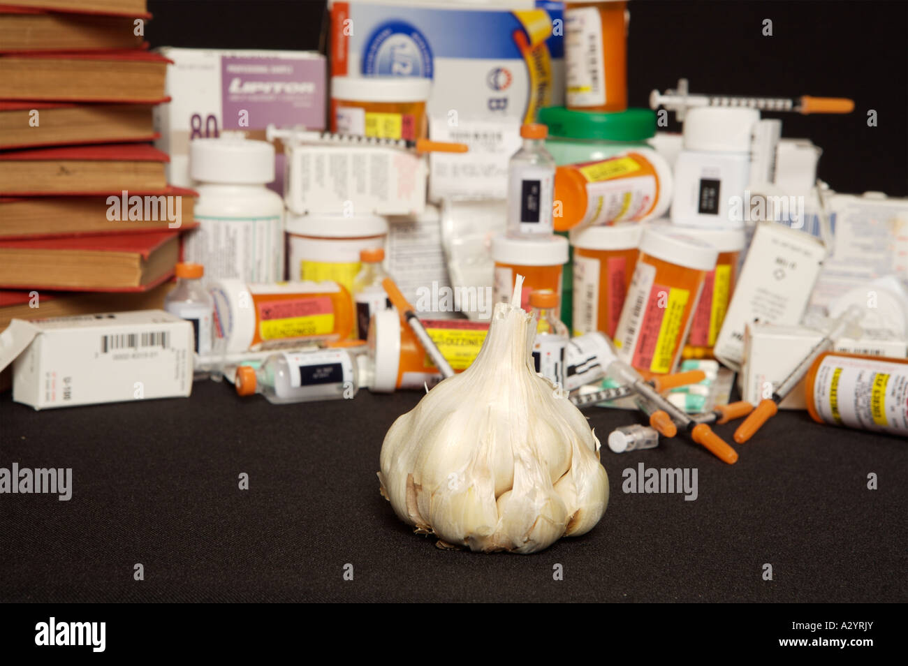 garlic medicine drug Stock Photo - Alamy