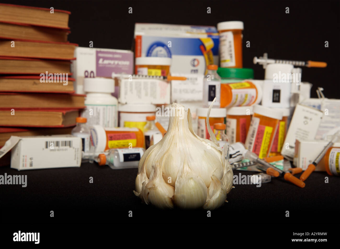 garlic medicine drug Stock Photo - Alamy