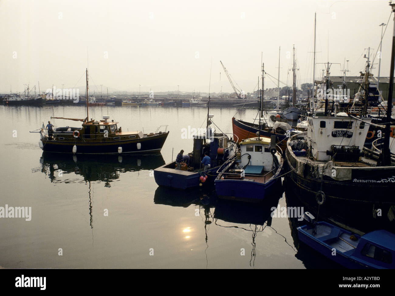 dingle harbour dingle penninsula ireland Stock Photo - Alamy