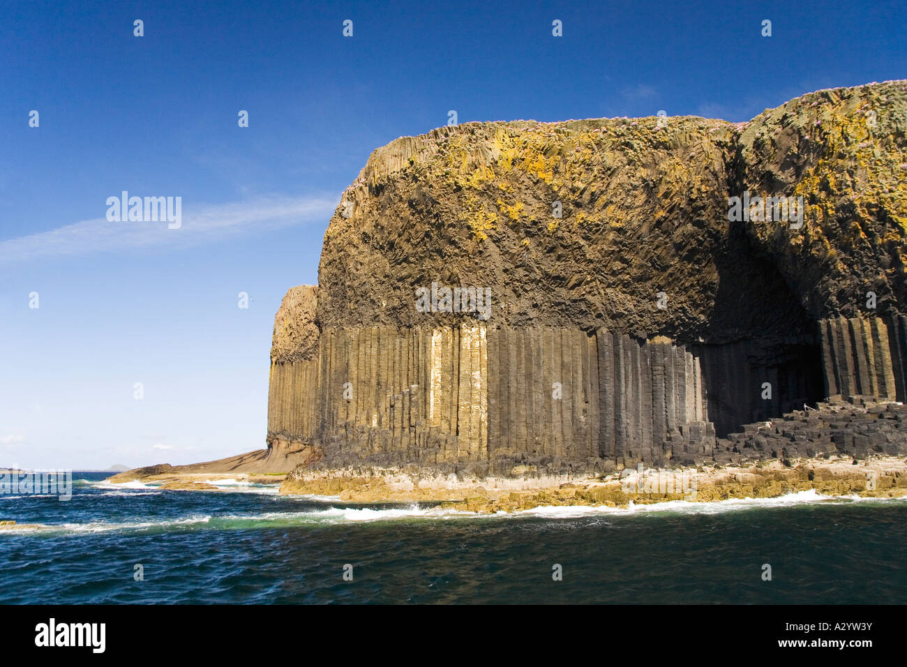 Fingals cave in staffa island hi-res stock photography and images - Alamy