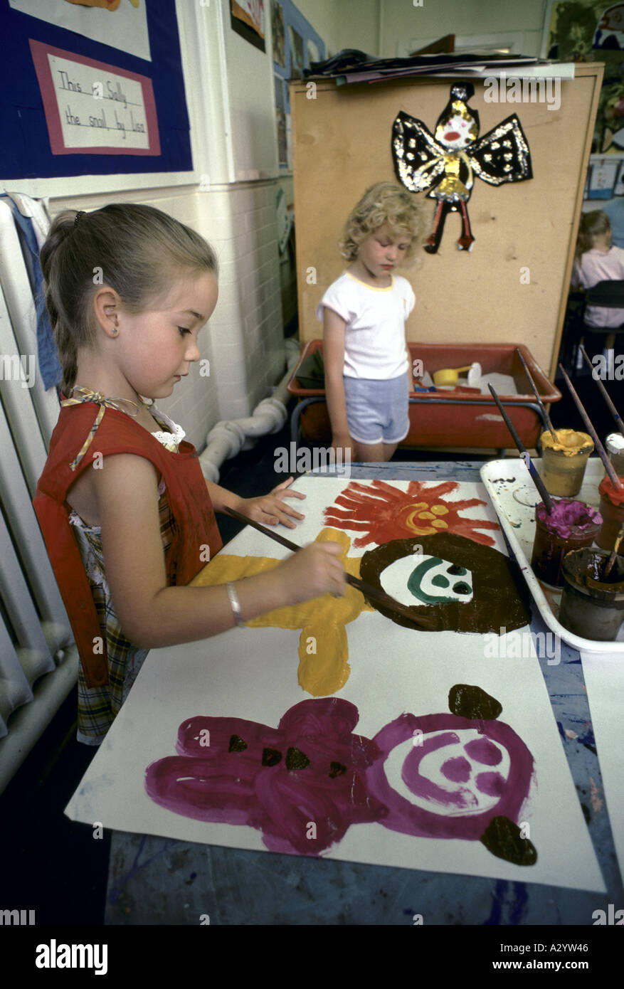 primary school art lesson Stock Photo - Alamy