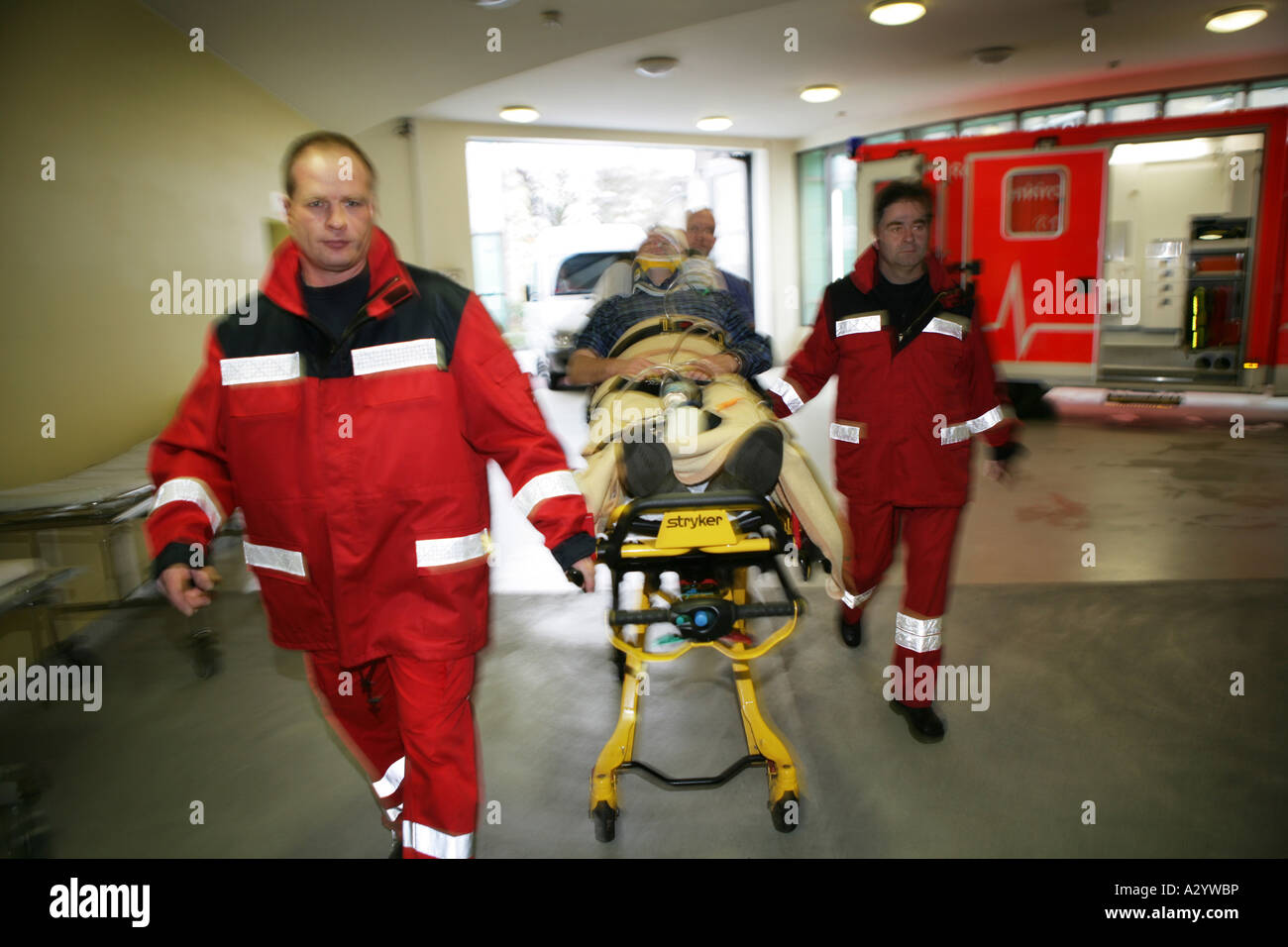 Hospital emergency unit hi-res stock photography and images - Alamy