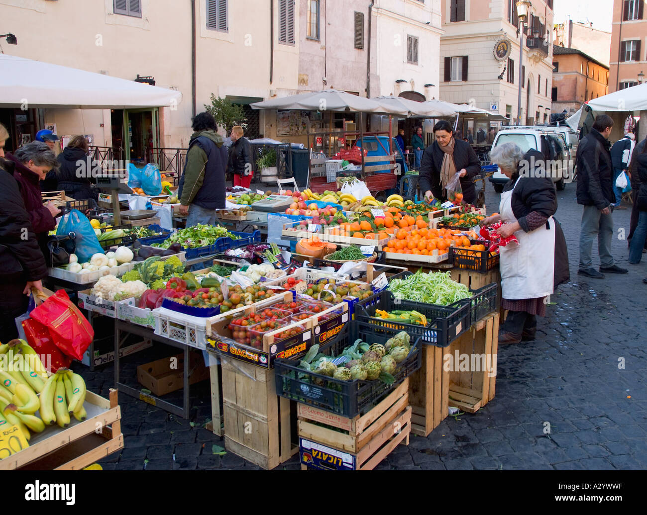 Outdoor market Rome Italy Stock Photo - Alamy