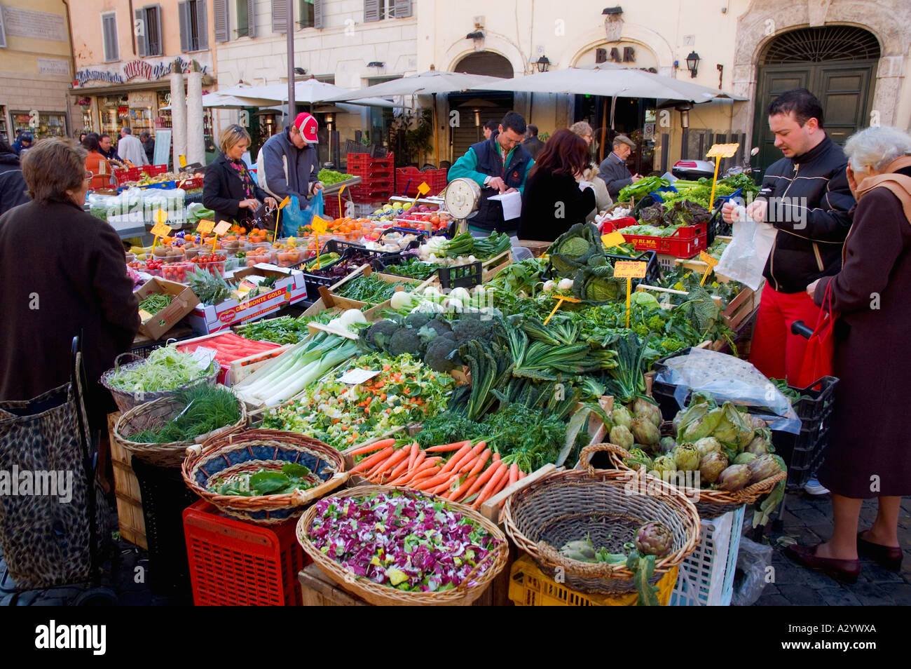 Outdoor market Rome Italy Stock Photo - Alamy