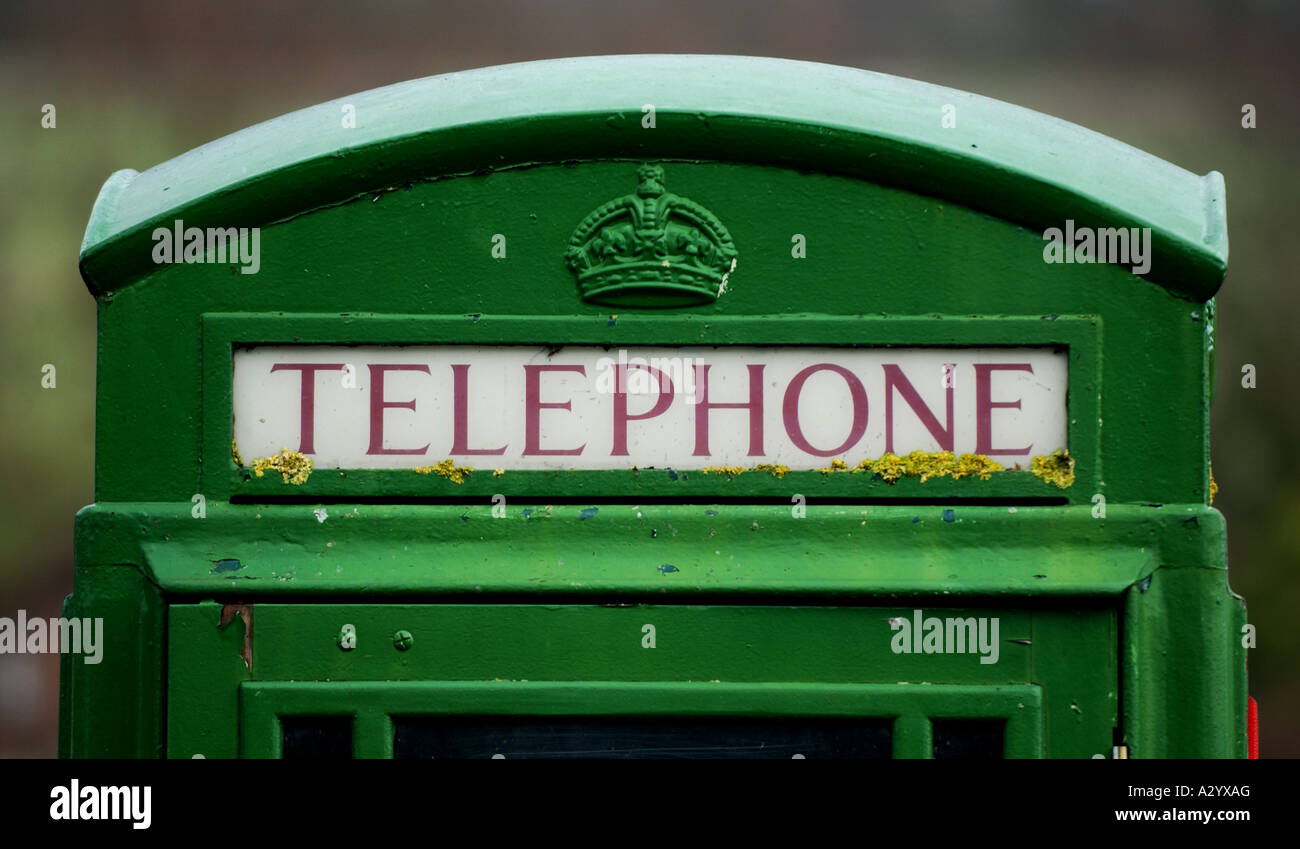 Green telephone box hi-res stock photography and images - Alamy