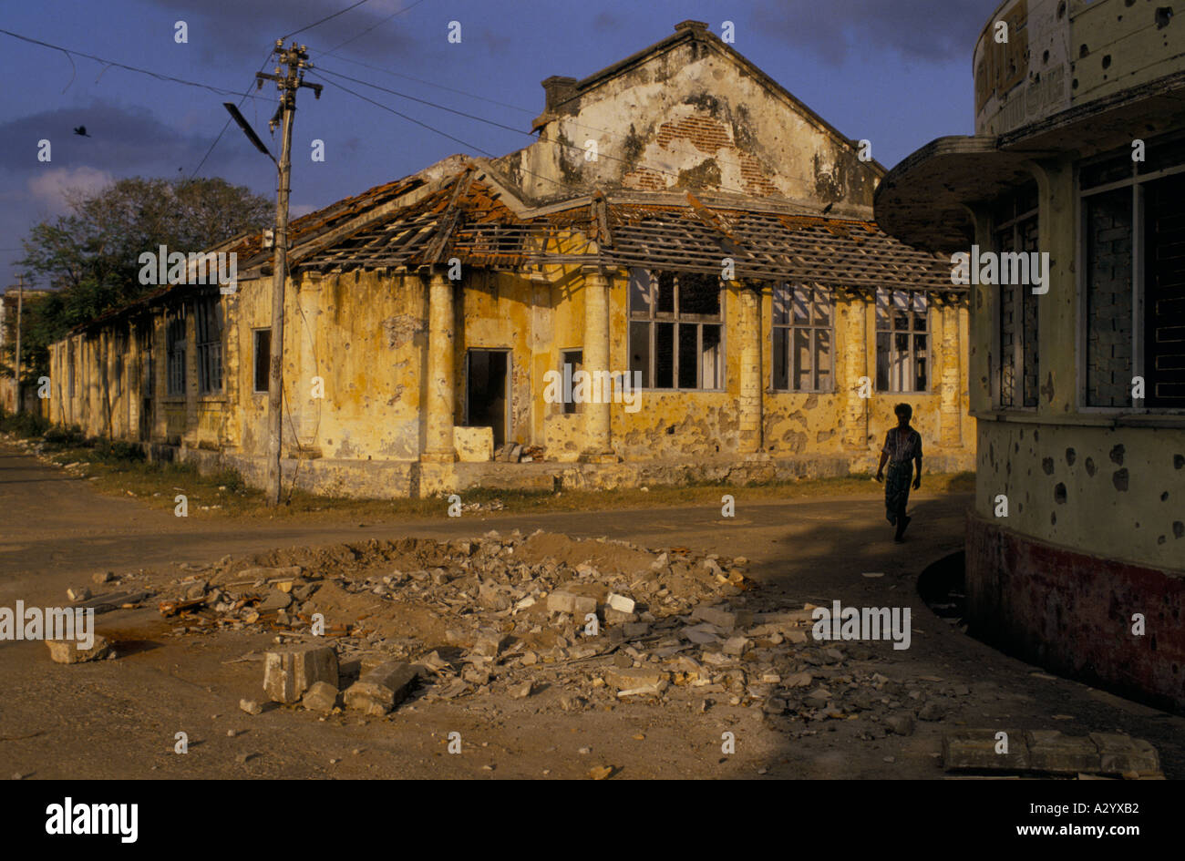 jaffna peninsula rajane daily life in a blitzed city 1991 Stock Photo ...