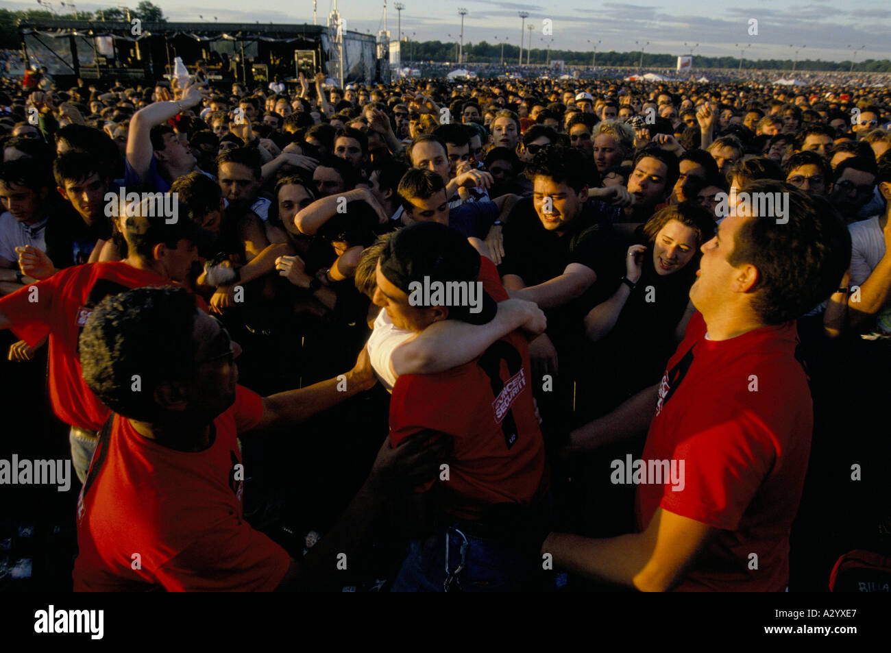 U2 concert crowd hi-res stock photography and images - Alamy