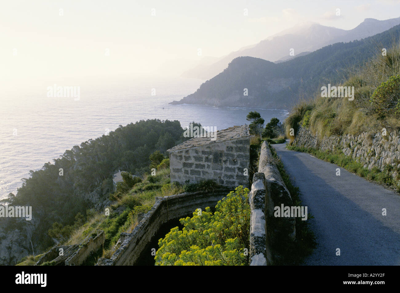 Coast road landscape hi-res stock photography and images - Alamy