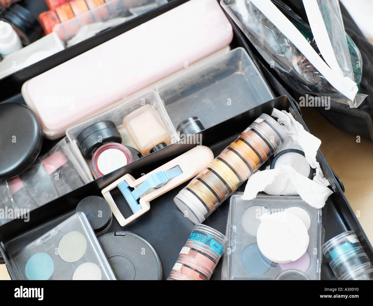 Eyelash kit hi-res stock photography and images - Alamy