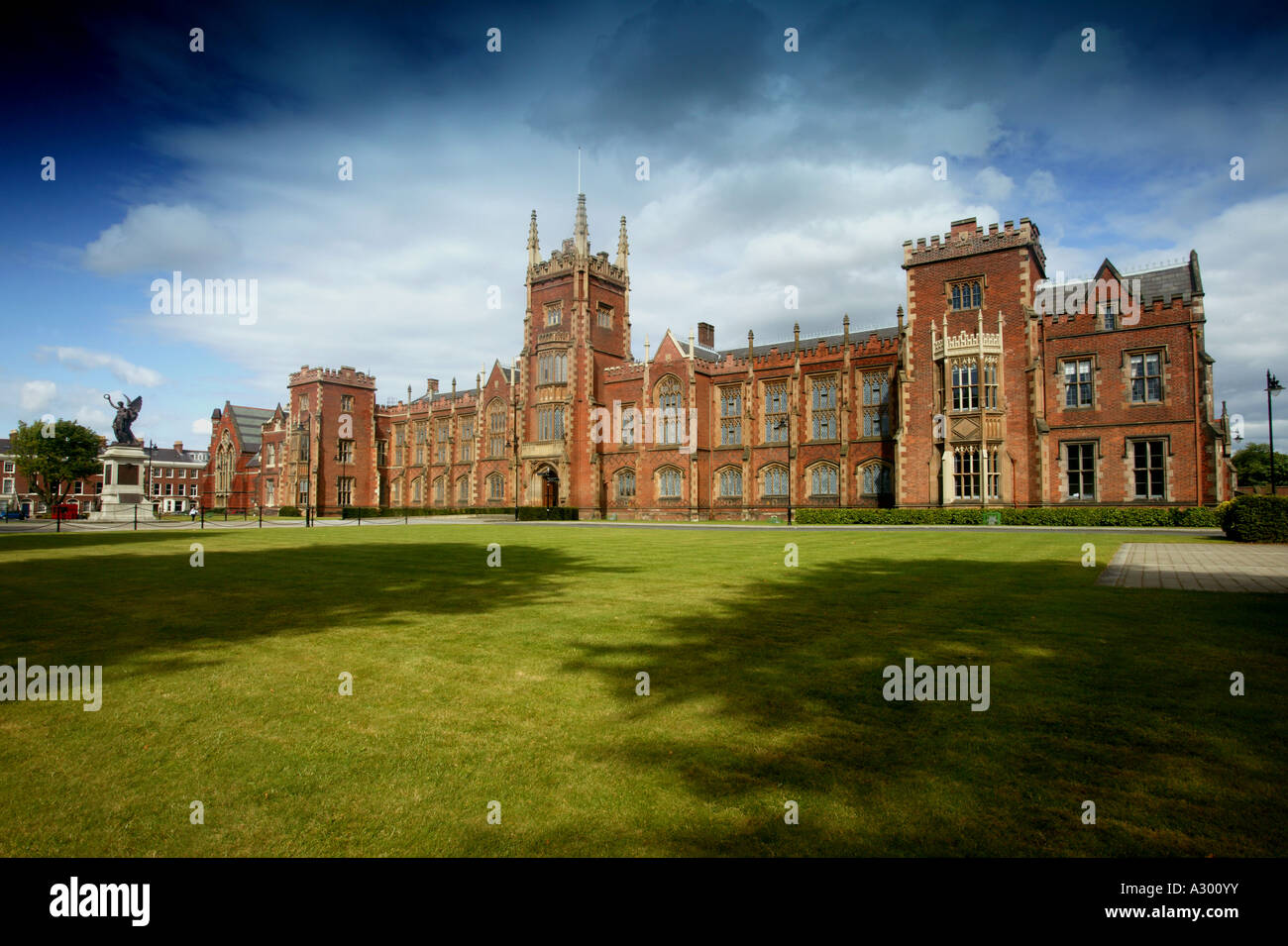 Queens University Belfast, Lanyon Building Stock Photo - Alamy