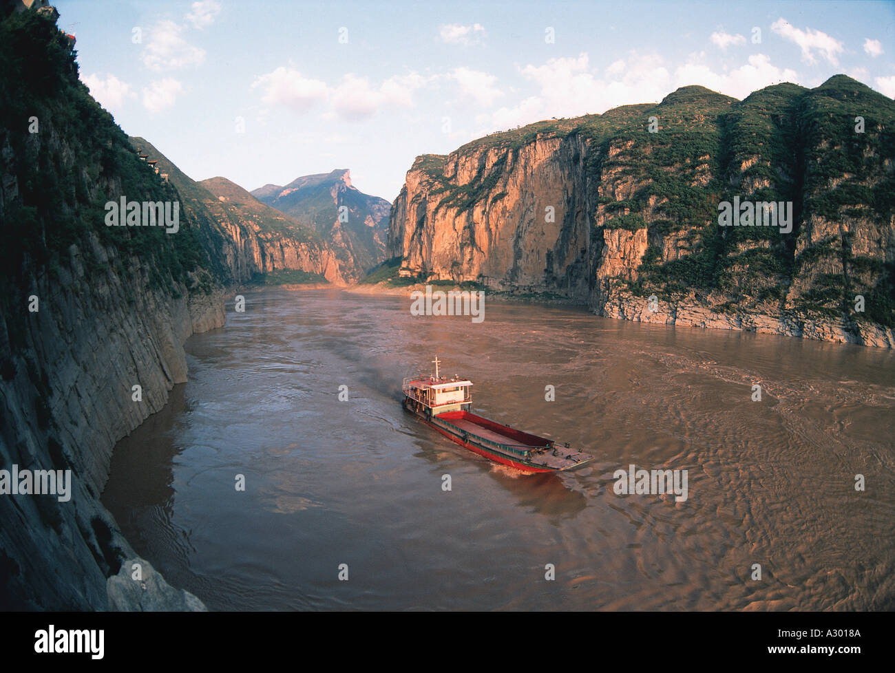 The yangtze river hi-res stock photography and images - Alamy