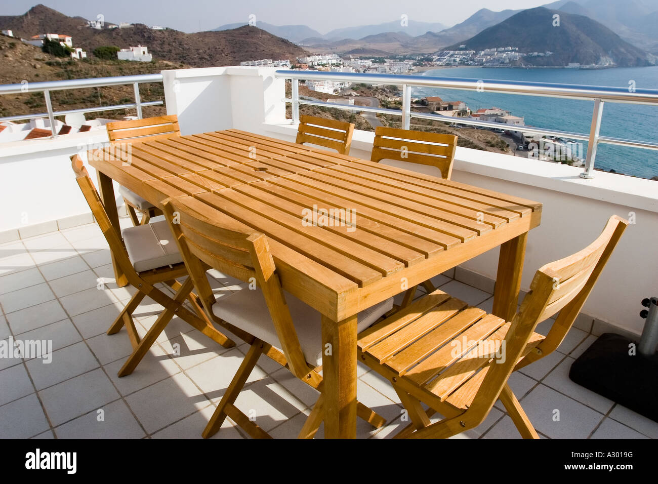 Beach house table Stock Photo - Alamy