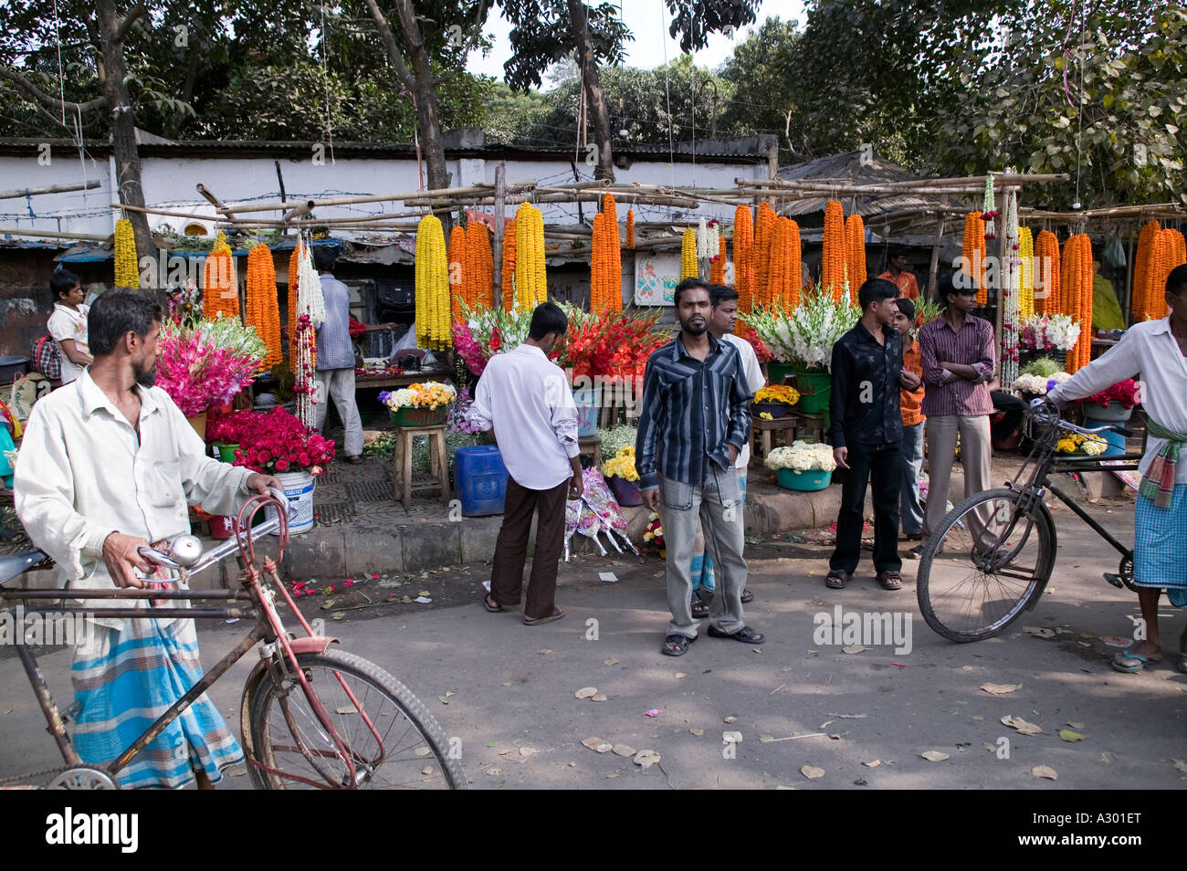 The flower market in Dhaka Bangladesh Stock Photo - Alamy