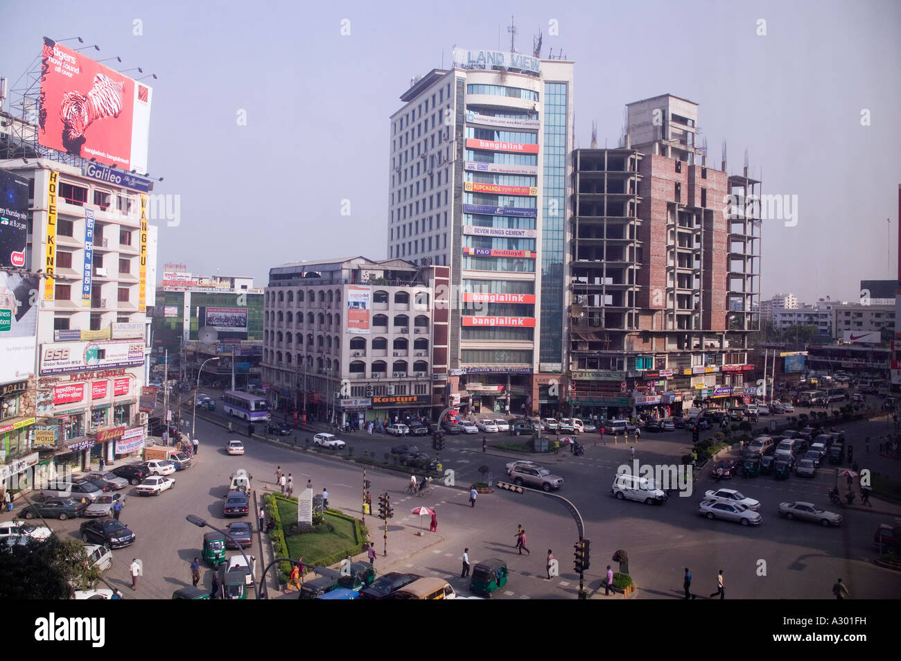 A busy intersection in Gulshan Dhaka Bangladesh Stock Photo - Alamy
