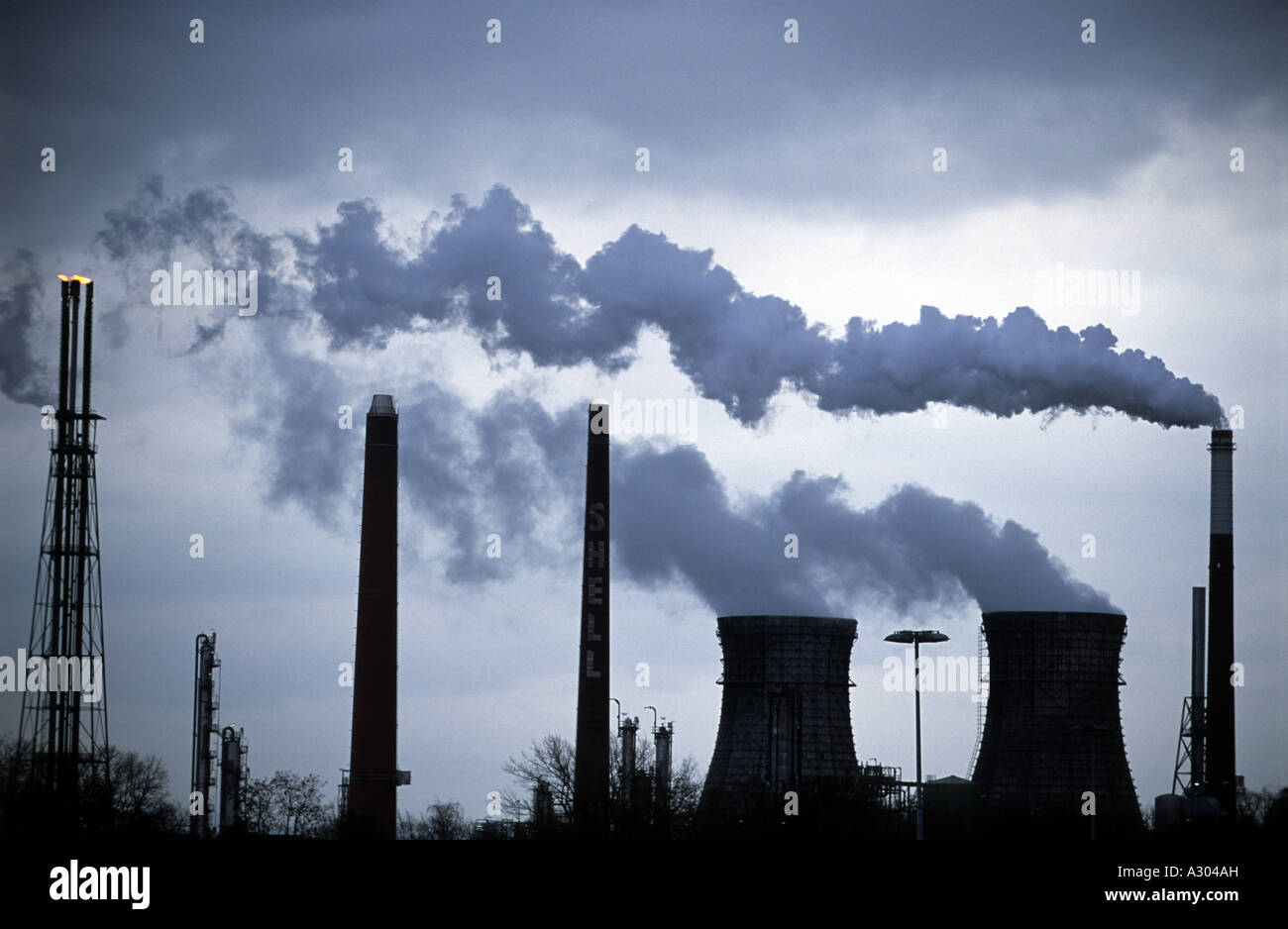 Shell Rhineland oil refinery, Cologne, Wesseling, Germany Stock Photo ...