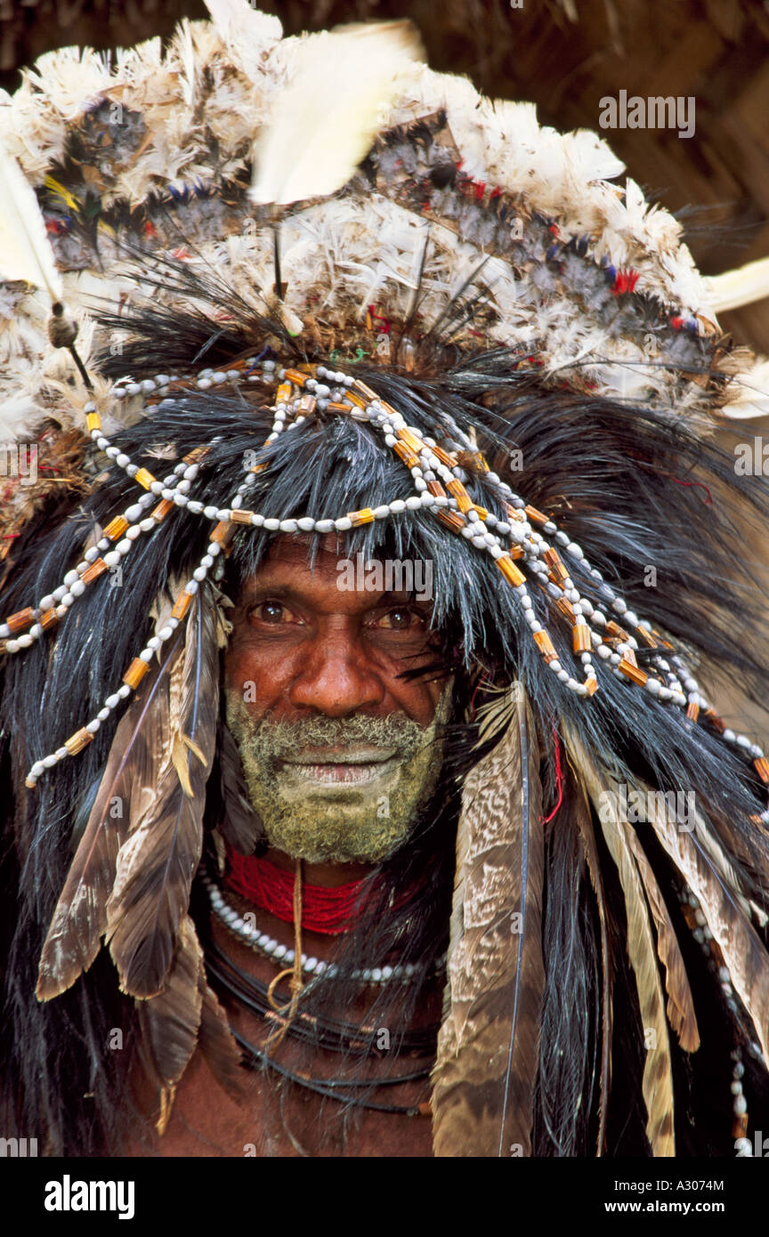 Portrait of Huli wigman's tribal spiritual person Tari Southern ...