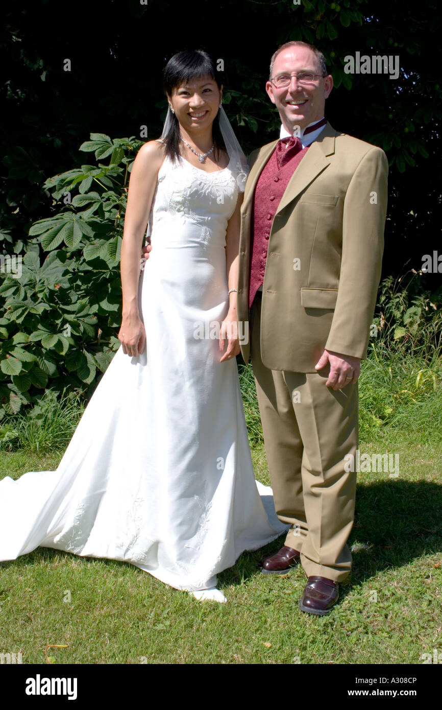 Front view of a newlywed smiling couple Stock Photo - Alamy