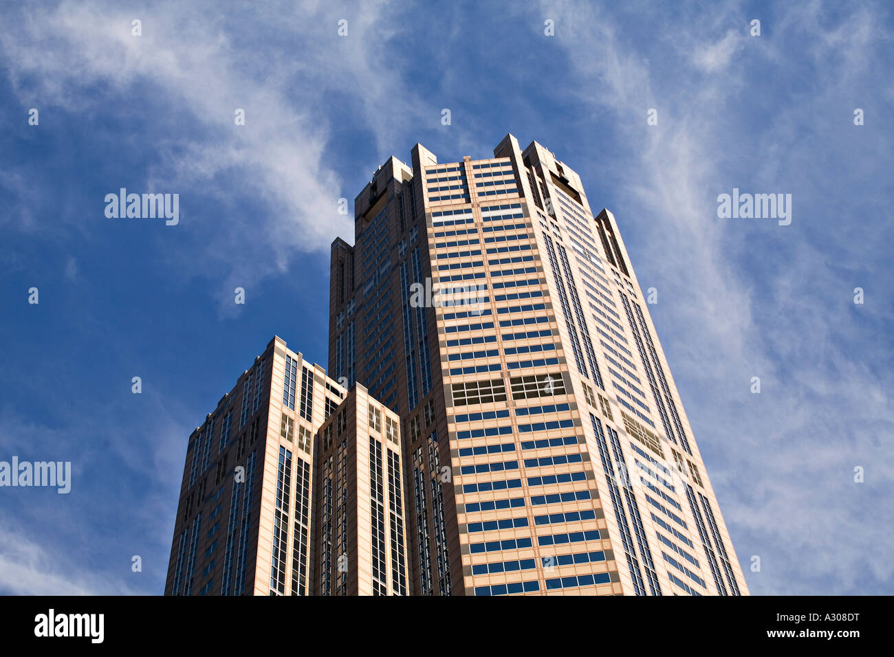 ILLINOIS Chicago Top portion of 311 South Wacker Drive building in west ...