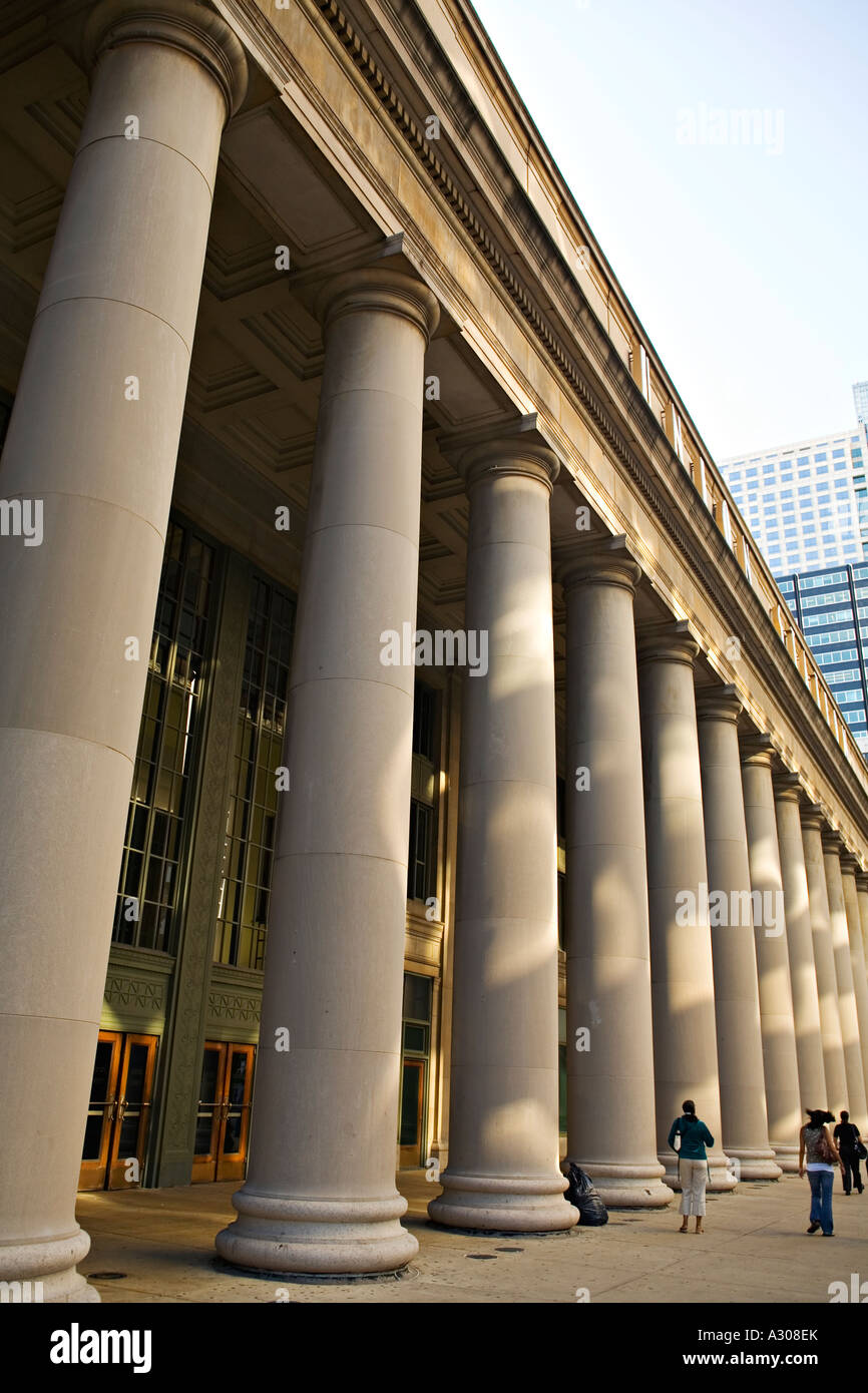 ILLINOIS Chicago Exterior of Union Station building columns people walk ...