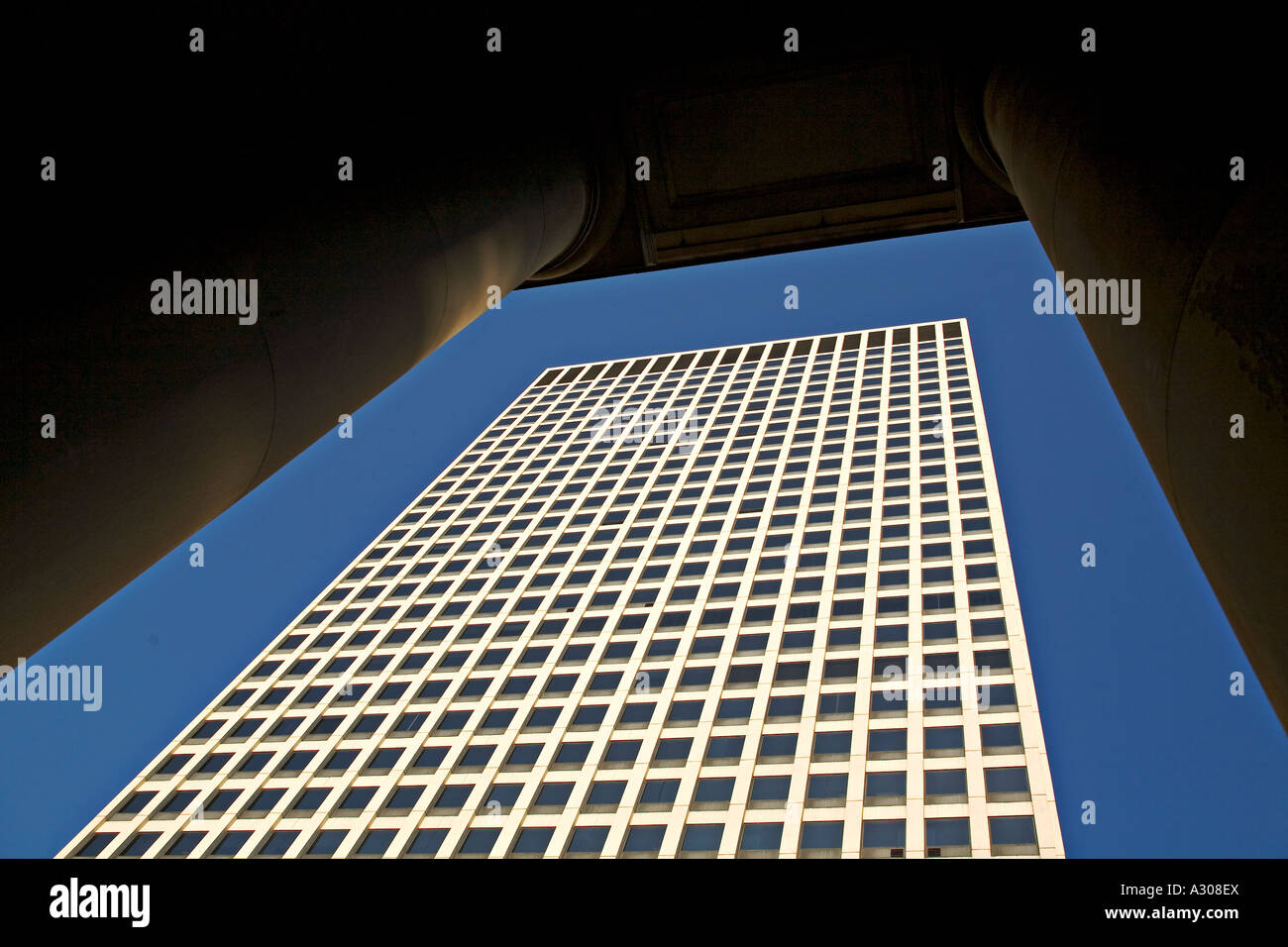 ILLINOIS Chicago White office building framed by Union Station columns ...