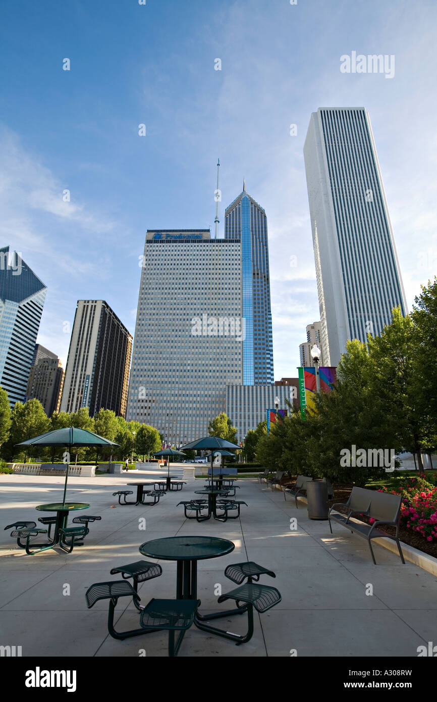 Chicago millennium park picnic hi-res stock photography and images - Alamy