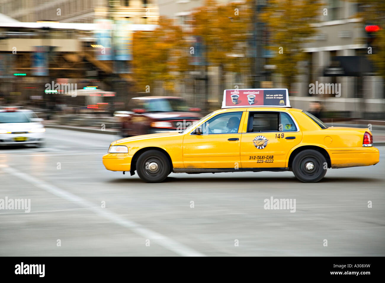 Chicago yellow cab hi-res stock photography and images - Alamy