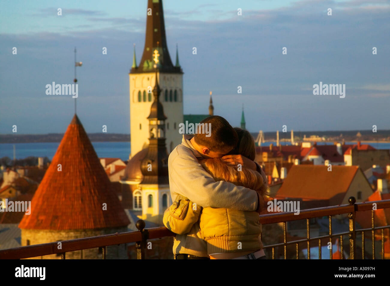 Skyline hugging hug hi-res stock photography and images - Alamy