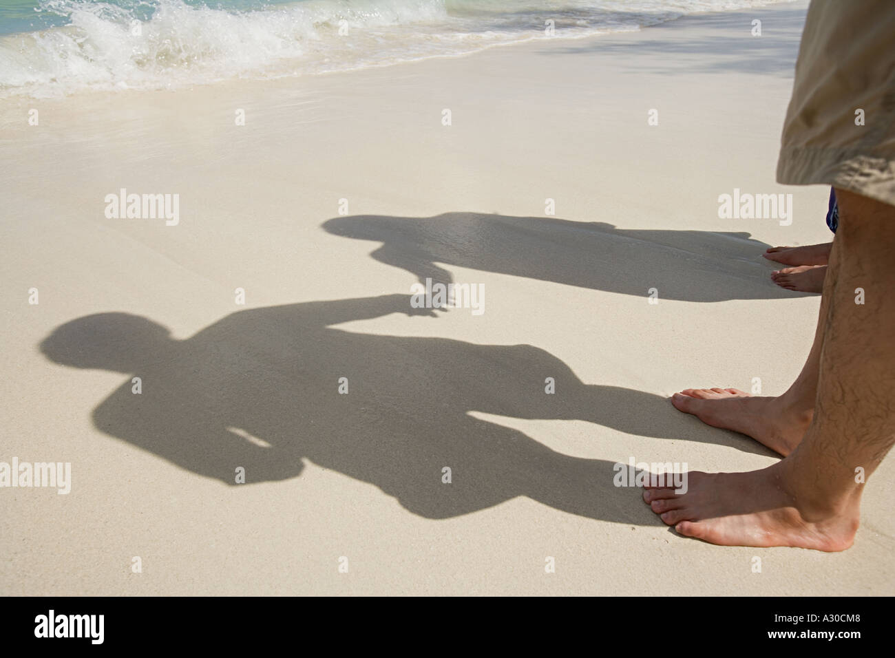 Couple shadows beach hi-res stock photography and images - Alamy