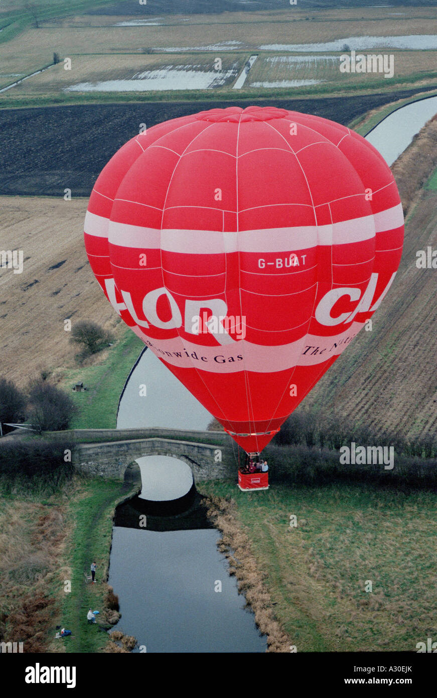 English countryside air balloon hi-res stock photography and images - Alamy