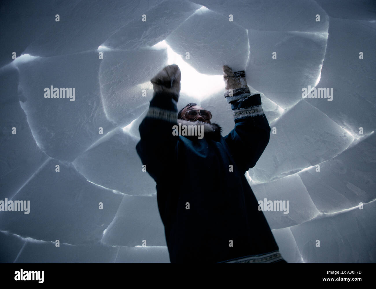 Inuit building an igloo interior Baffin Island Lancaster Sound Stock ...