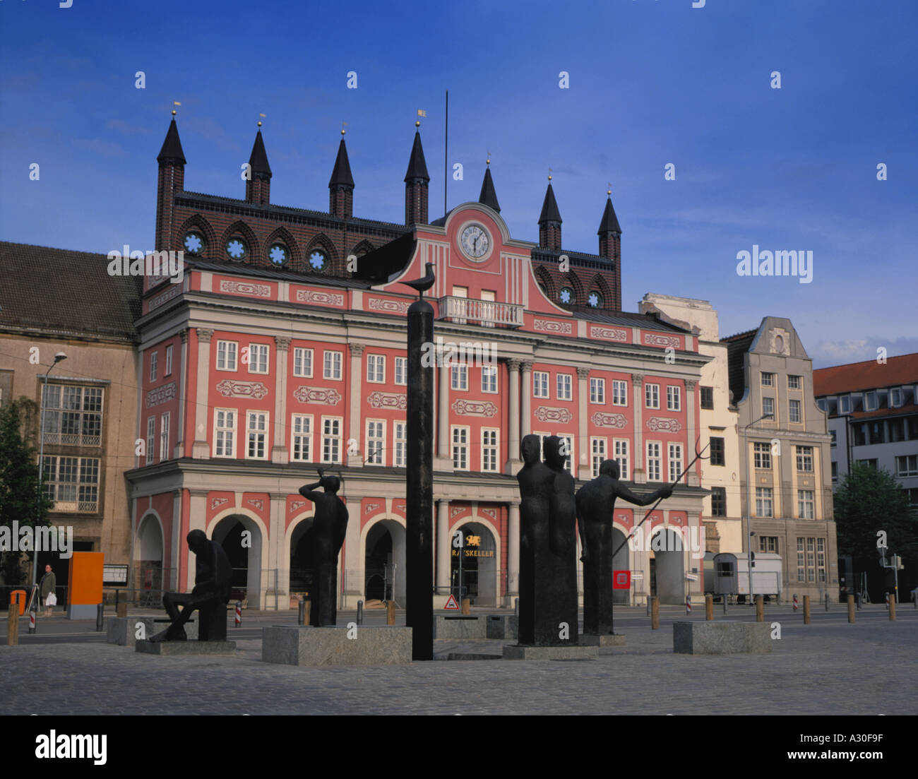 Rathaus (Town Hall) and statues, Neuer Markt (New Market), Rostock ...