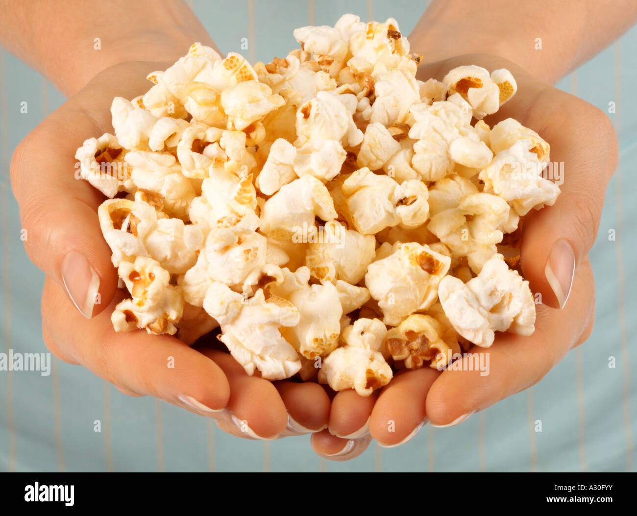 Hand palm popcorn hi-res stock photography and images - Alamy