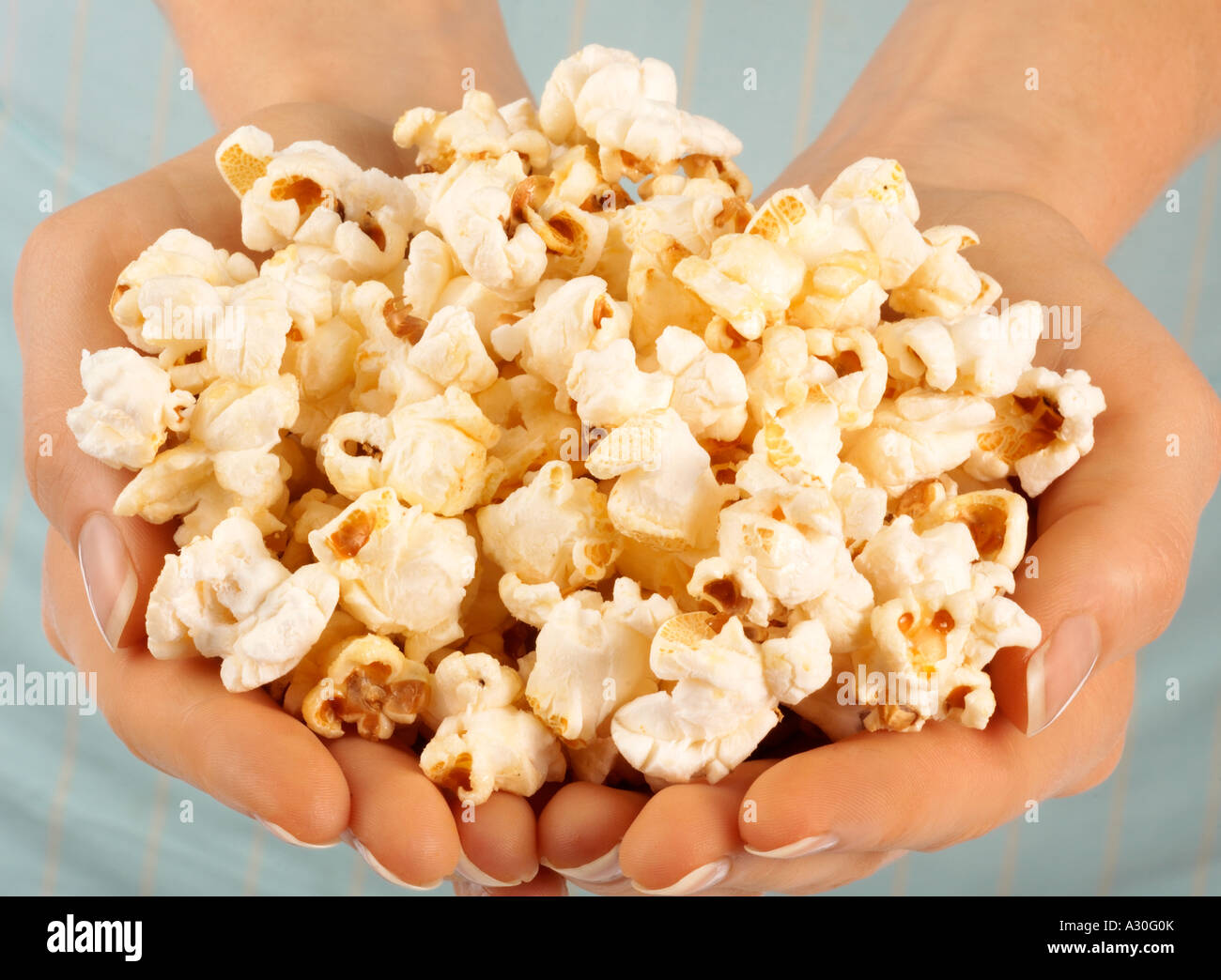 Hand palm popcorn hi-res stock photography and images - Alamy