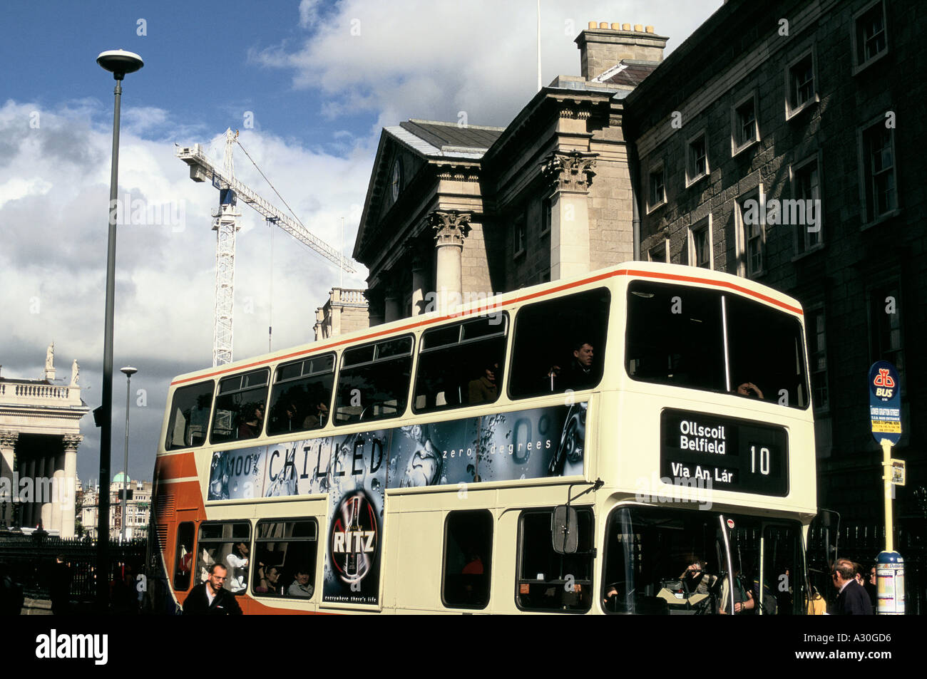 People bus stop dublin city hi-res stock photography and images - Alamy