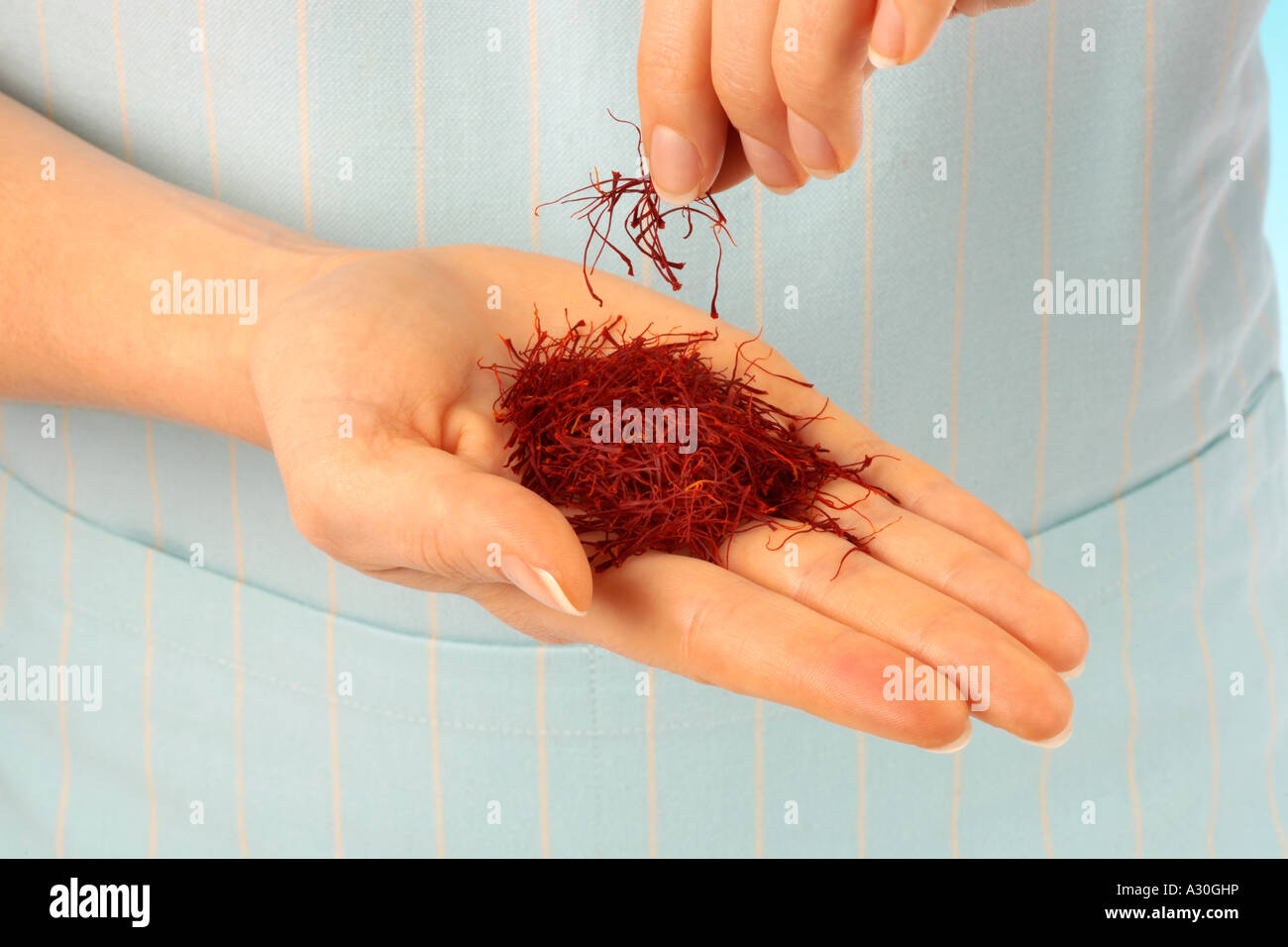 Hands holding saffron hi-res stock photography and images - Alamy