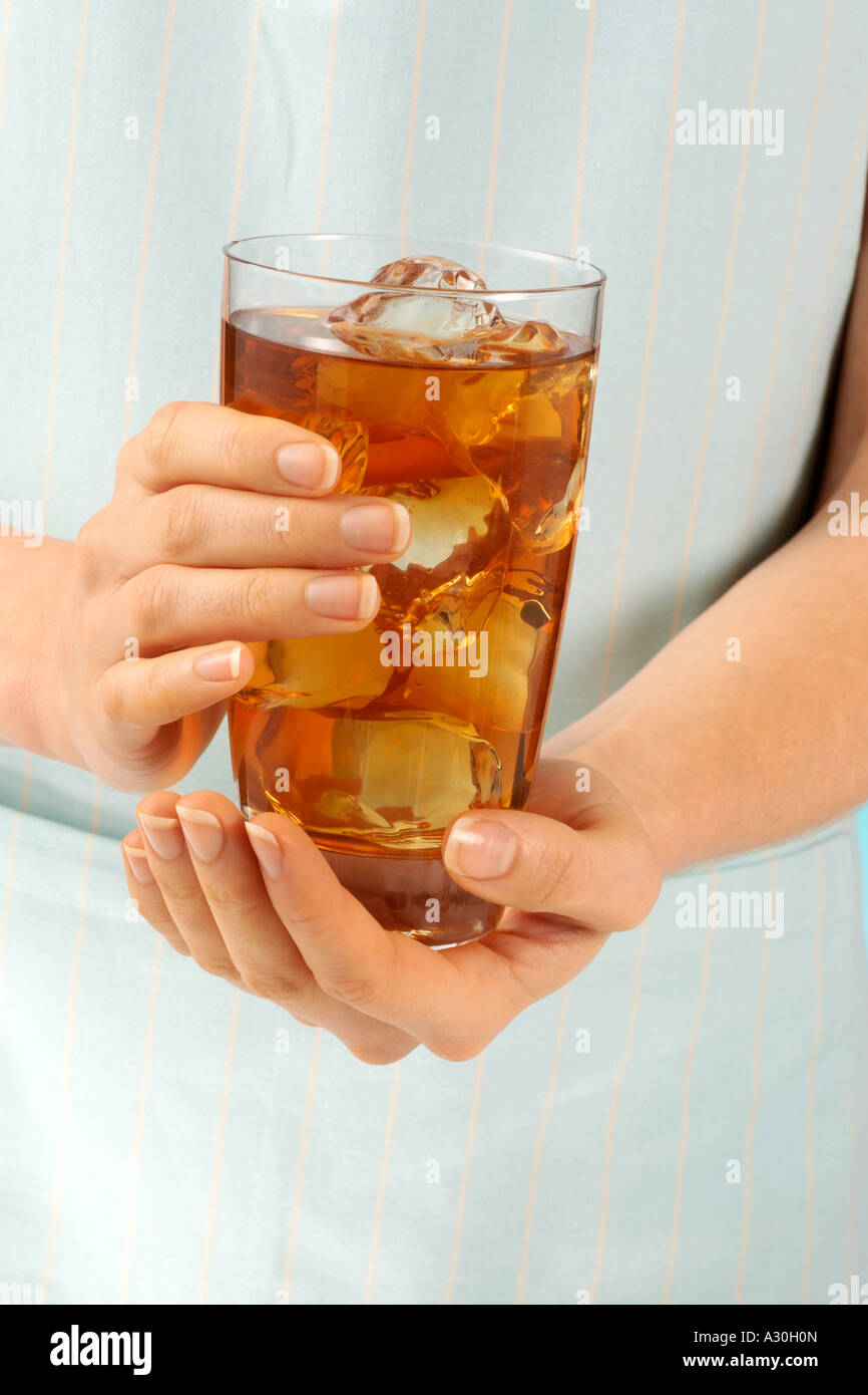 Woman holding glass iced tea hi-res stock photography and images - Alamy