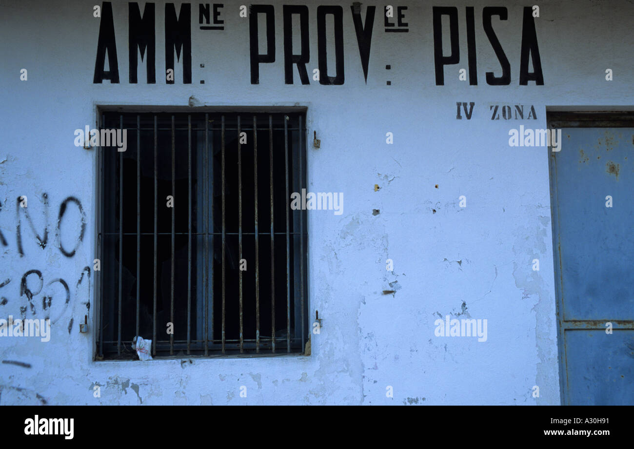 Bus stop italy hi-res stock photography and images - Alamy