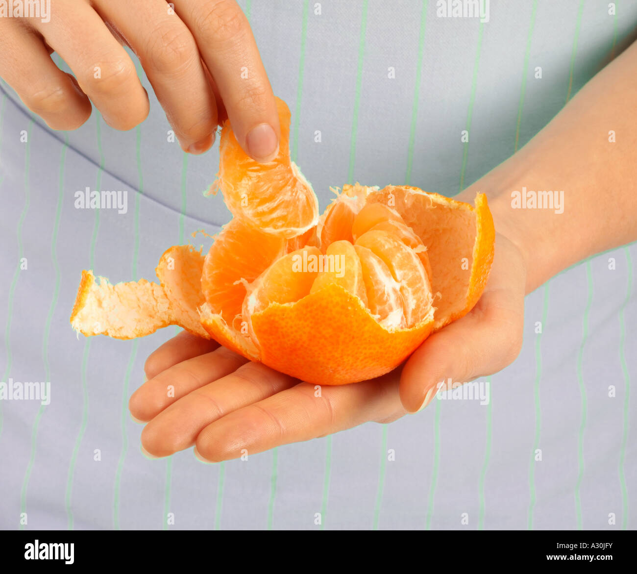 WOMAN PEELING CLEMENTINE Stock Photo - Alamy