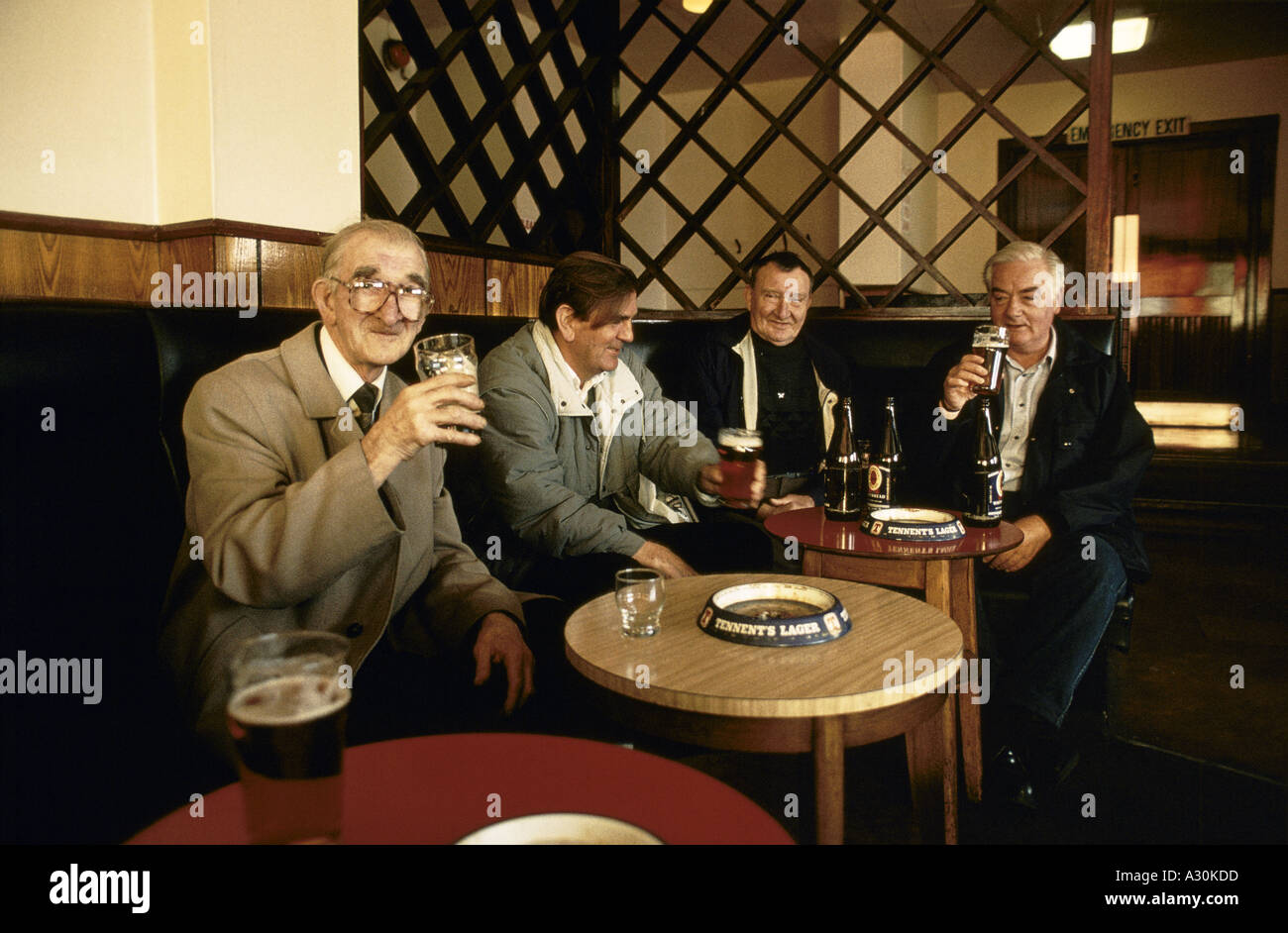 Old men pub hi-res stock photography and images - Alamy